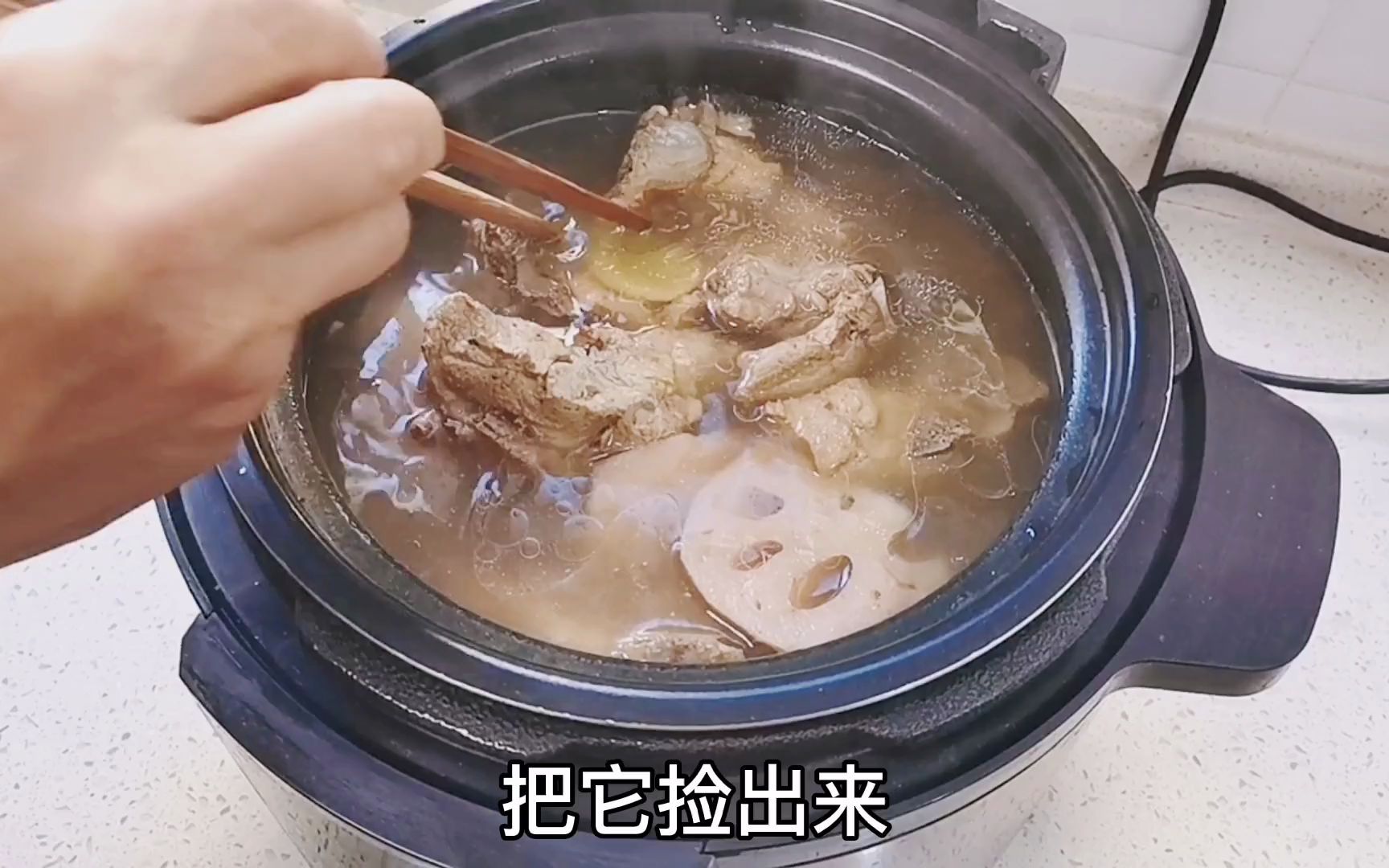 家常莲藕骨头汤非常做法,汤鲜味美有技巧,值得收藏