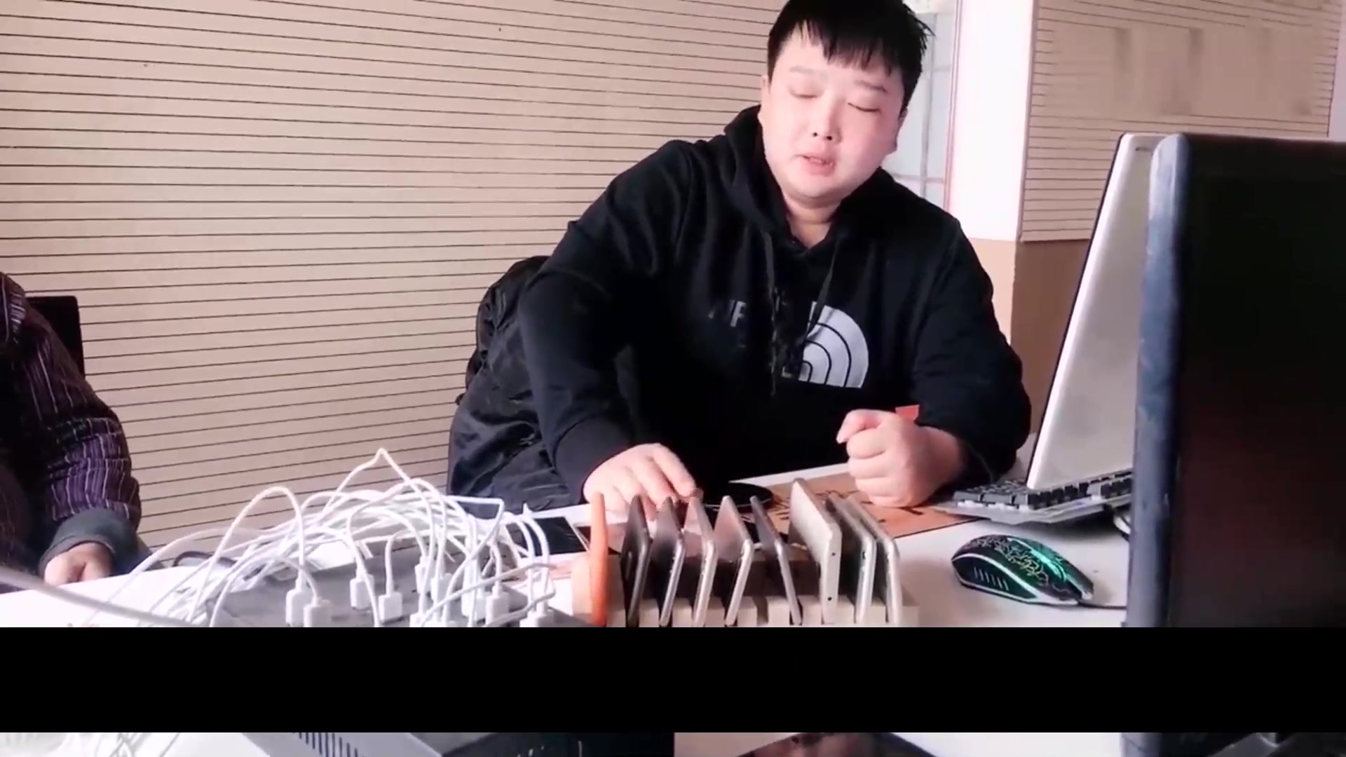 智能添加字幕:pr字幕怎么加特效,视频批量处理logo软件下载,手机迅雷...