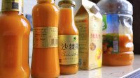 新疆小伙,下血本试喝五种沙棘果汁,结果被酸到说话都发颤