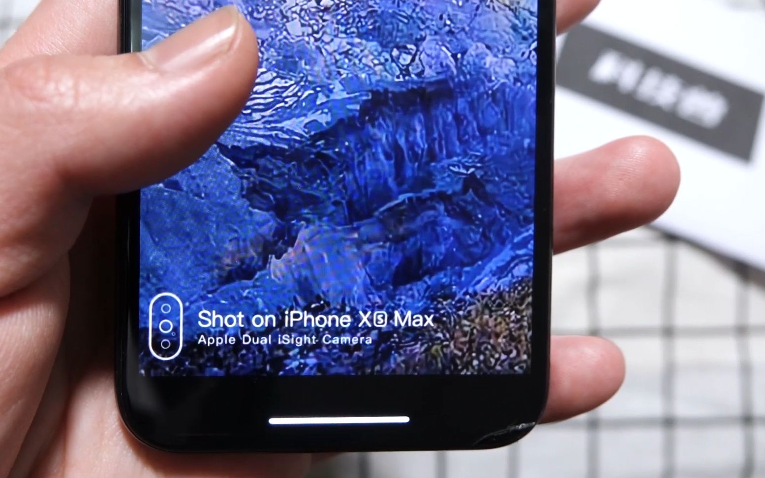 不用羡慕安卓,iPhone也能为照片添加手机水印!