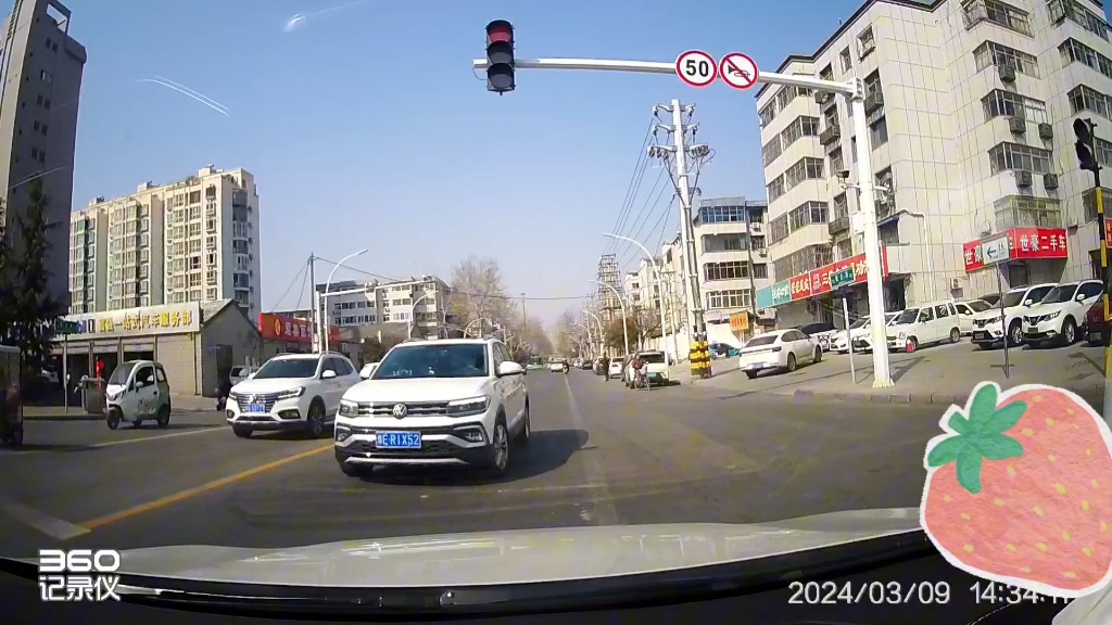 我在想他如果打开雨刷器我该如何应对,但是可是也许可能他没找到拨杆