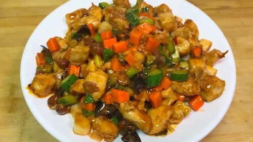 厨师长教你宫保鸡丁家常做法,鲜香滑嫩,超级下饭