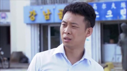 小伙怒砸豪车欲报复,没想到却是豪车的真正主人!