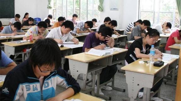 教育部通报来了!高考生拍试卷上传搜题,细节披露,后果很严重