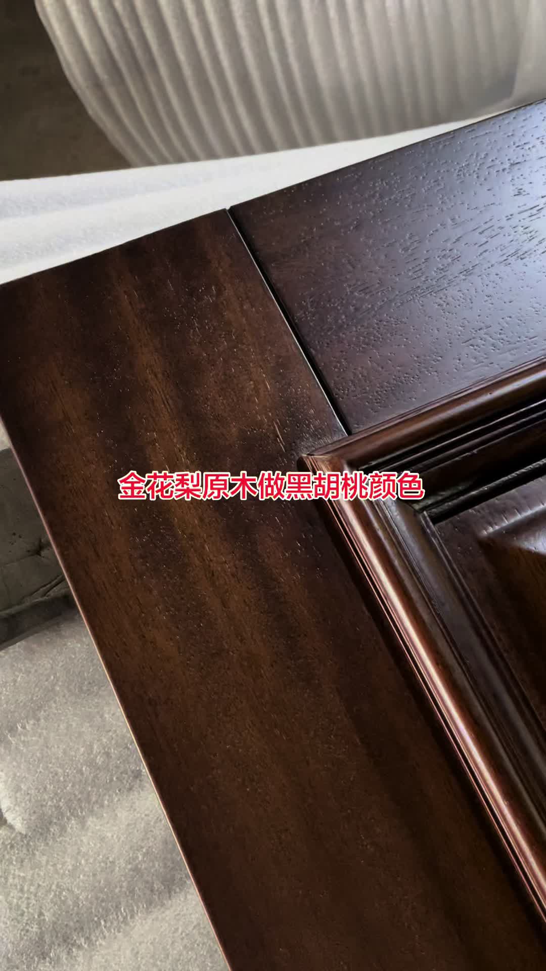 ...一套门就两千多点,跟市场上复合门差不多的价格吧!想要原木定制就...