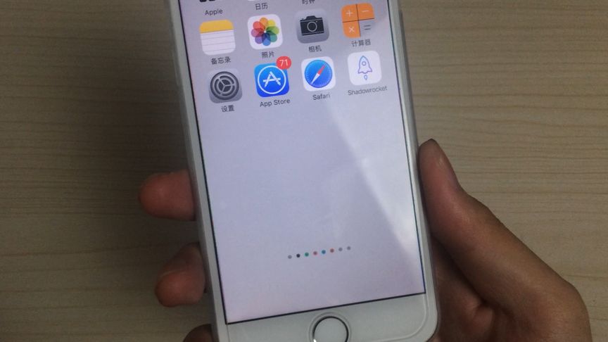 让你iPhone更美观,隐藏下方Dock栏,和文件夹框框!