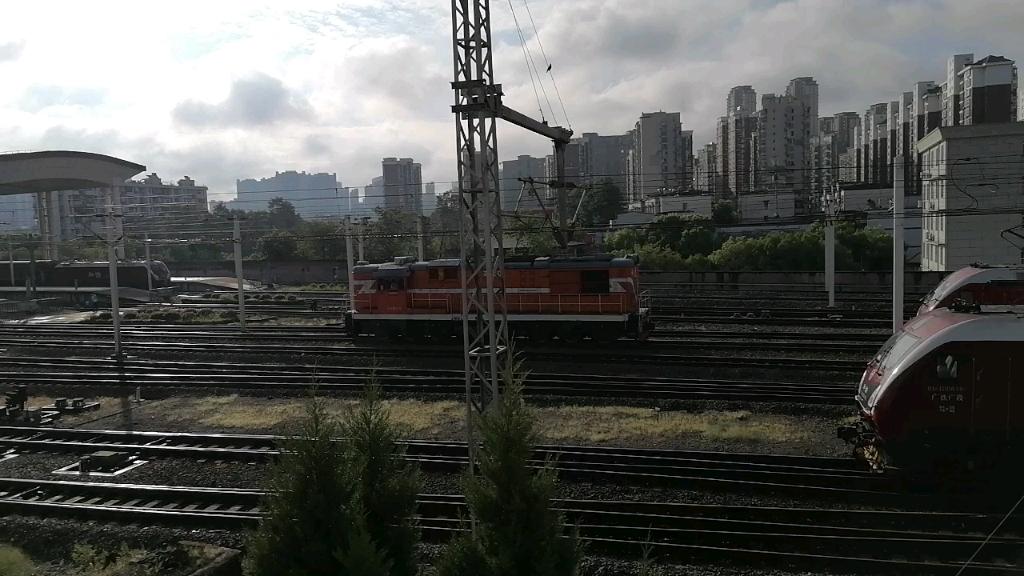 晚点的T290次列车进武昌站,本务广铁广段HXD1D0616