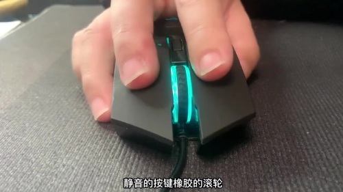 二十左右的鼠标,拥有4档dpi,5色呼吸灯、磨砂质感