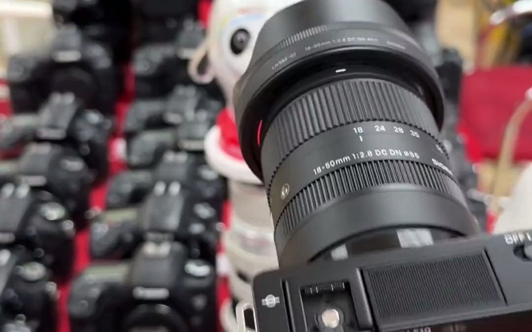 62_索尼Zve10搭配适马18-50f2.8镜头轻便又好用,喜欢的老师关注留言...