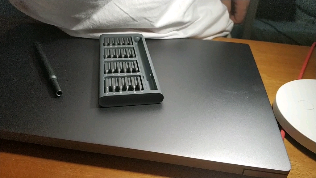 笔记本风扇异响,无故发热怎么办,多半是灰把散热口堵了