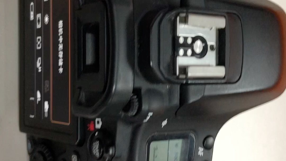 佳能80d外部无磕碰损伤,闪光灯出现不明原因故障,无法正常弹起,显示...