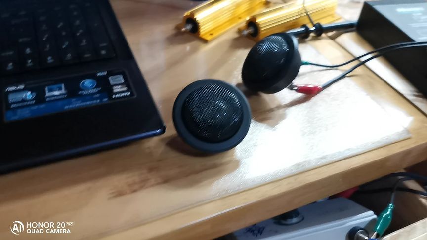 测一下某国际大牌的分频器,标称值和实际分频点到底是不是一样。