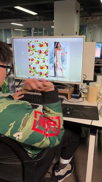 ps教你10秒给人物换衣服ps.