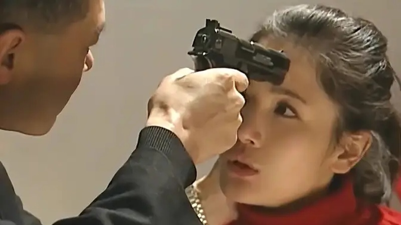 绝不放过你:黑老大相中警花,一点不怂直接上,玩的就是刺激