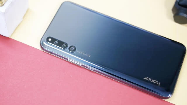 荣耀Magic 2价格新低,6+128G版本1699元