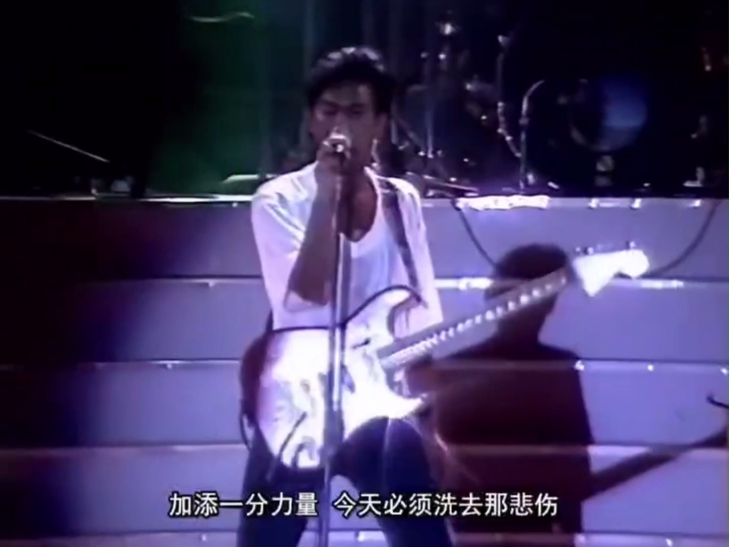Beyond乐队1987年黄家驹演唱《金属狂人》现场重金属版