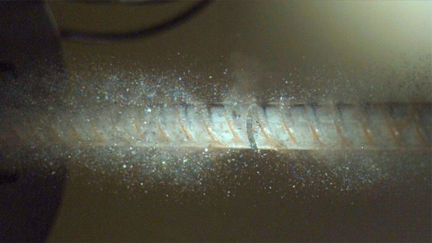 钢筋可以有多硬?用机器测试,拉断瞬间美如画