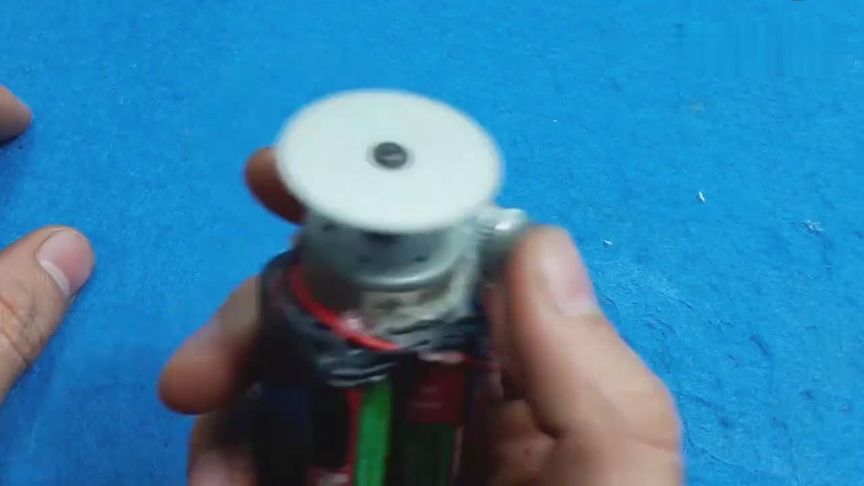 DIY微型切割机,低成本低能耗小电池实现大创意!