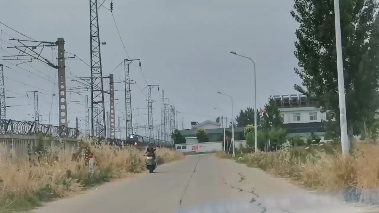 K258(成都-天津)通过襄阳北军供站