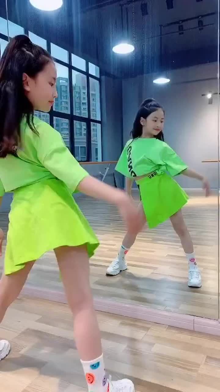 简单好康的爵士舞,先上dj舞蹈