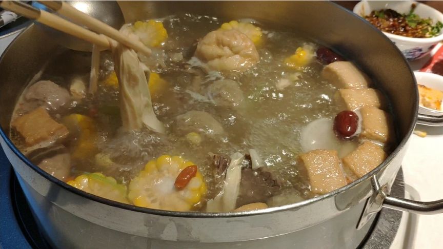 这几天居然有点凉,咕咚咕咚火锅吃起来~