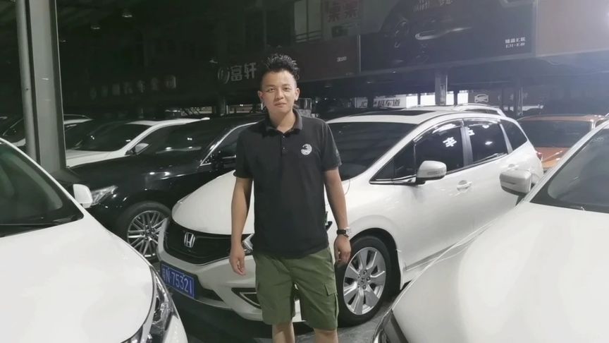 一台插电式混合动力的车,比亚迪秦