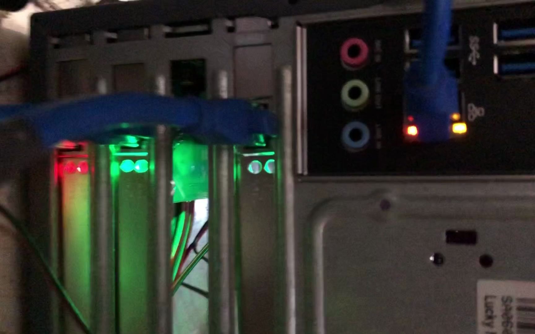 再加3个千兆网卡组4条网络完成①联通外网②电脑PC1③自己的局域网...