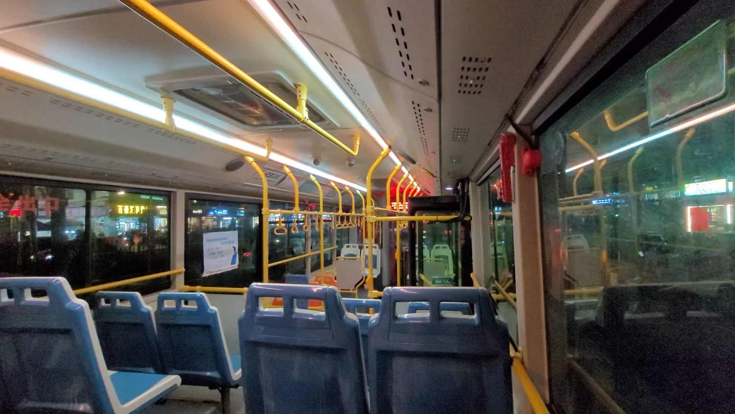 暖色调的厢灯我爱了～南宁公交705路运德公交大金龙(金象德政路口→...