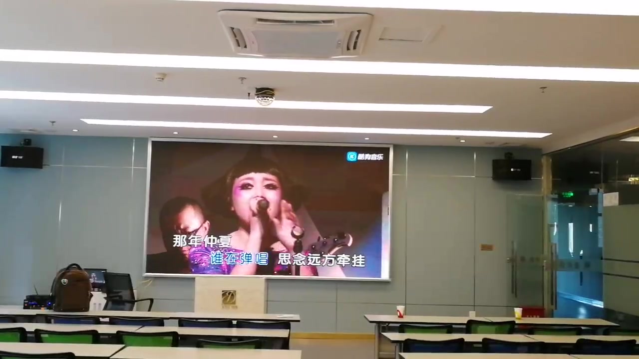 会议室LED显示屏取代投影,LED屏以亮度高,清晰度高的特点而倍受...