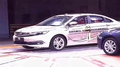 吉利帝豪GL首次公开车对车垂直碰撞测试,看完你买吗?