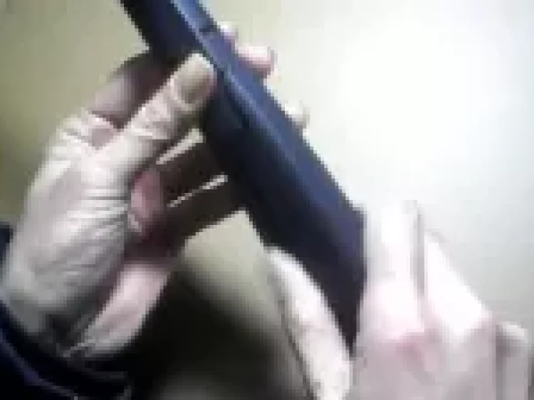 别克英朗后窗玻璃雨刮器安装与拆卸方法