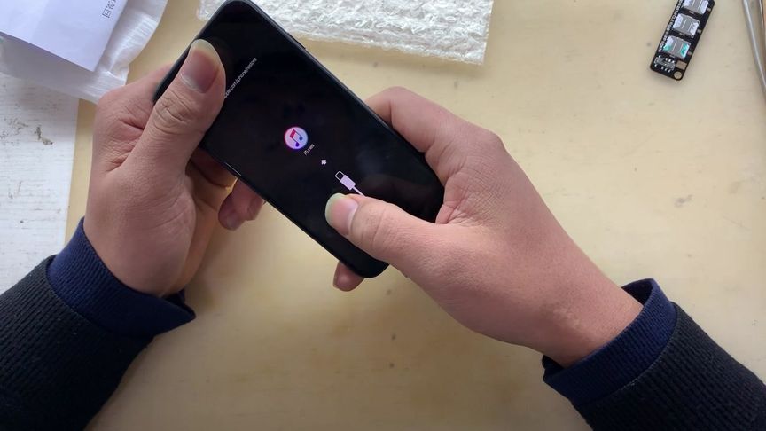 iPhone刷机不过,为何还是iTunes数据线模式?没想到问题如此简单