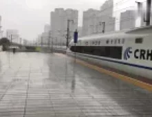 和谐号动车G7004次编号CRH380D,从无锡火车站出站