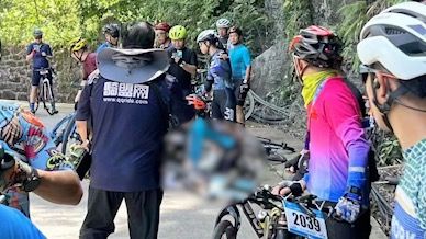 网传张家界一女骑手比赛途中坠崖,医院:伤者到院前已死亡