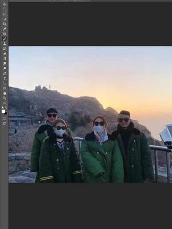 帮我把右二的女生p掉,留下我们三个人~#ps#p图