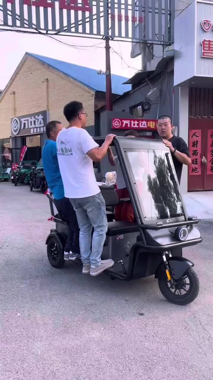 可以蹦迪的硬派休闲电动三轮车来了,结实耐用