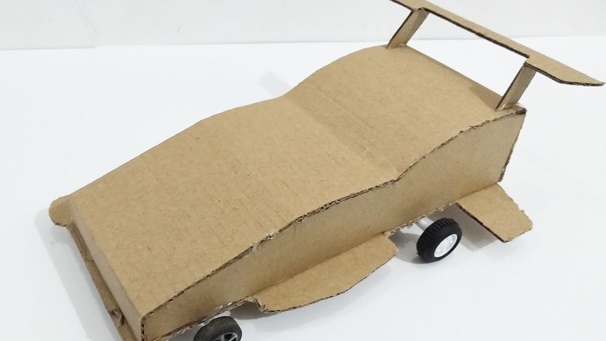 DIY创意手工:教你用废纸箱做跑车玩具车