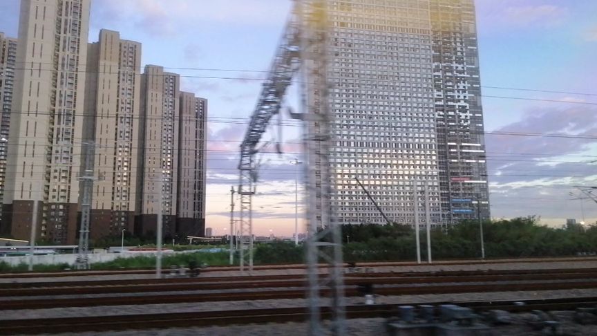 福建厦门坐动车到泉州,一路乡村豪宅别墅,真是有钱农村