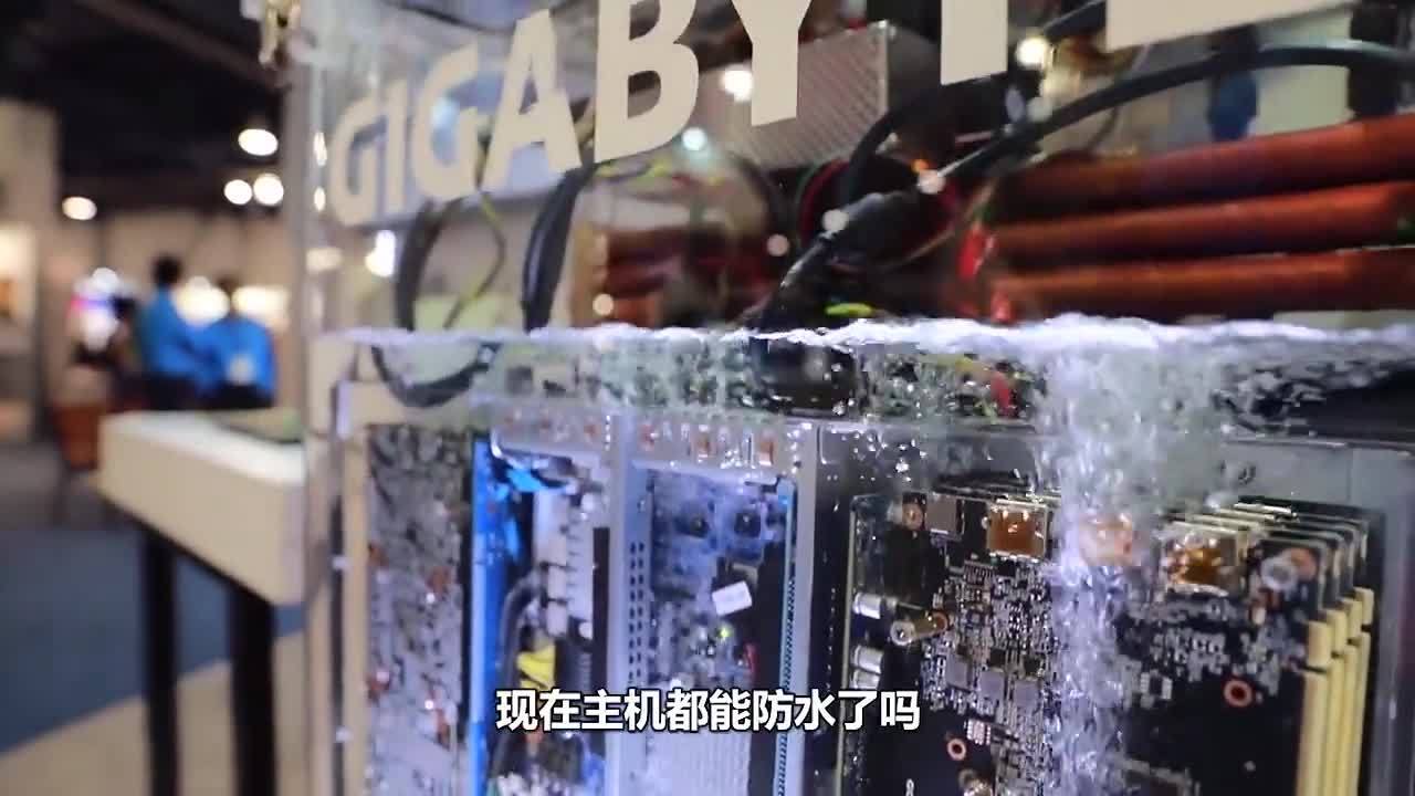 把电脑主机泡在水里,为何不会短路,反而运转的更快了? #数码科技 #...