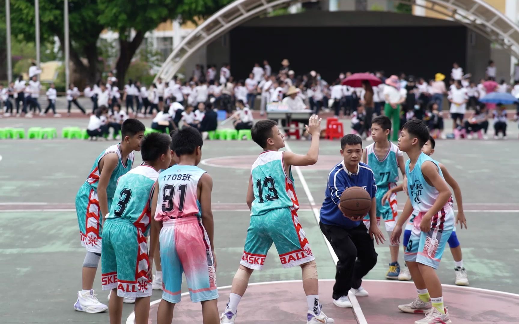 篮球赛,我们校运会!加油,坚持、坚持,永不放弃!