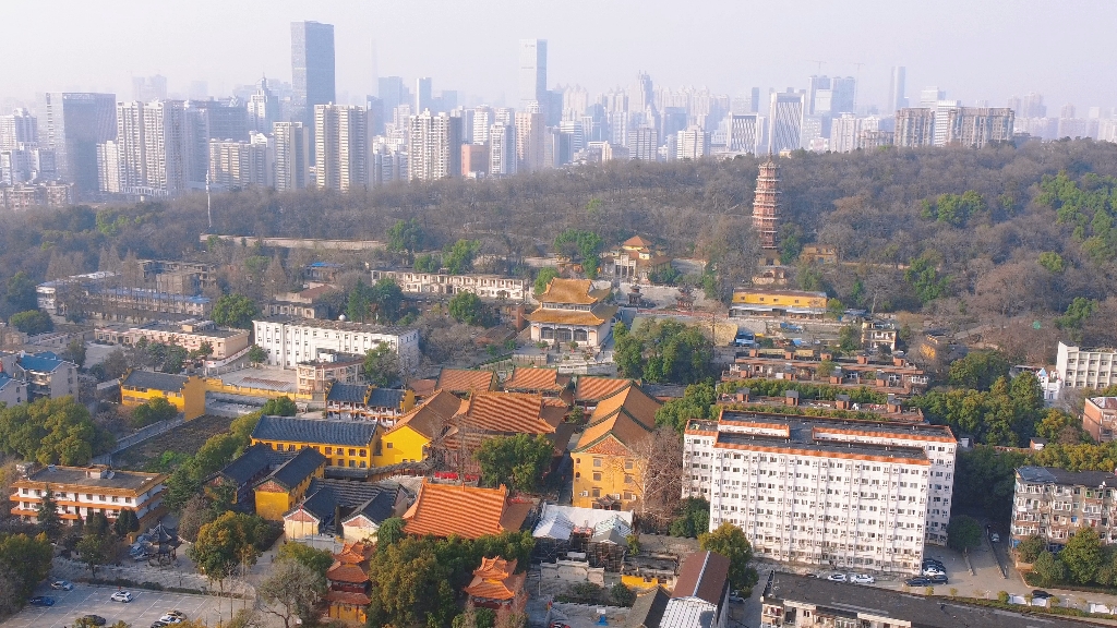 航拍武汉现存最古老的寺院—宝通寺(始建于南朝刘宋年间,已有1600...