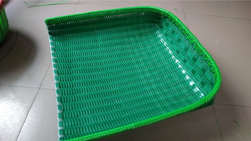 第一次用这种料这种编法,编织撮箕…