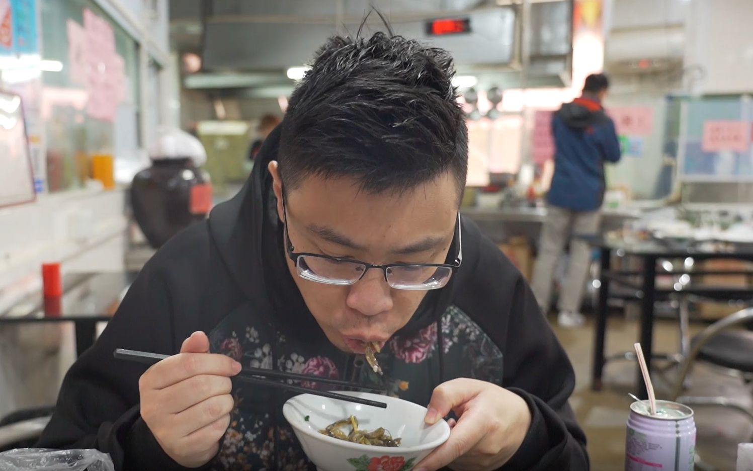 【品城记】一家连招牌都没有的城中村小店,做的凉拌鱼皮据说比陈添...