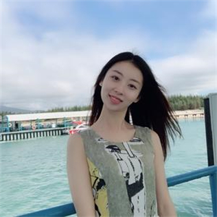 小镇上的猪精女孩