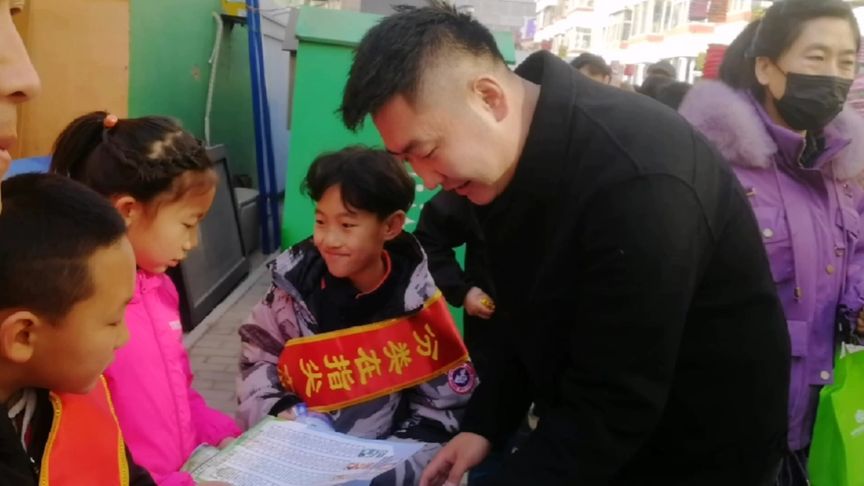 团结社区节日活动不忘环境保护大搞“垃圾分类”宣传