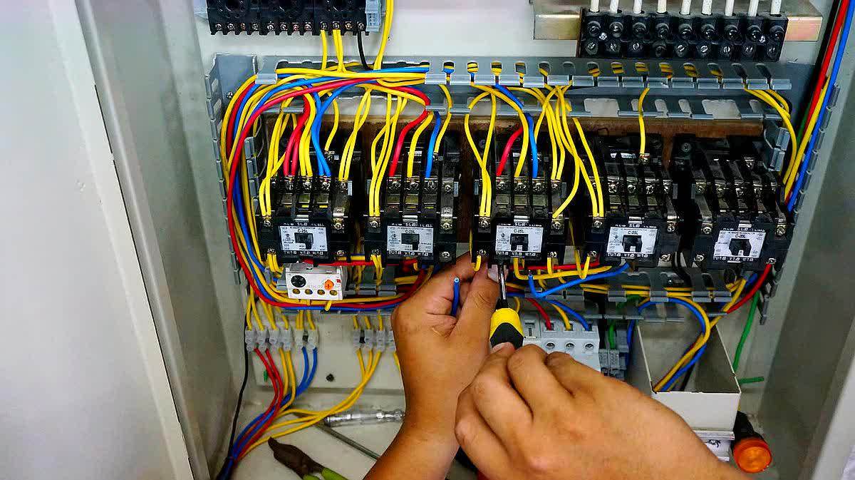 电工知识:接触器110V,220V,380V如何接线?实物讲解