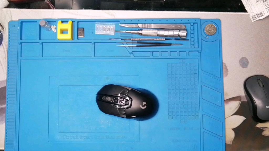 G903拆解更换左侧键前微动。