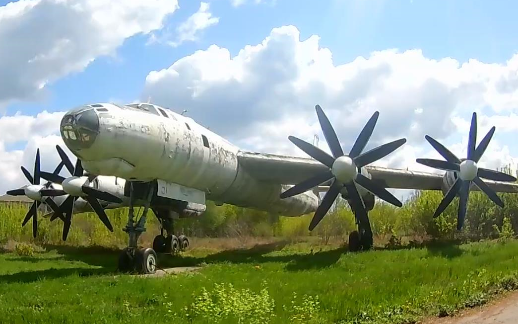 【近距离欣赏】庞然大物!图-95KM“熊”A战略轰炸机(基本型)(2021/5)