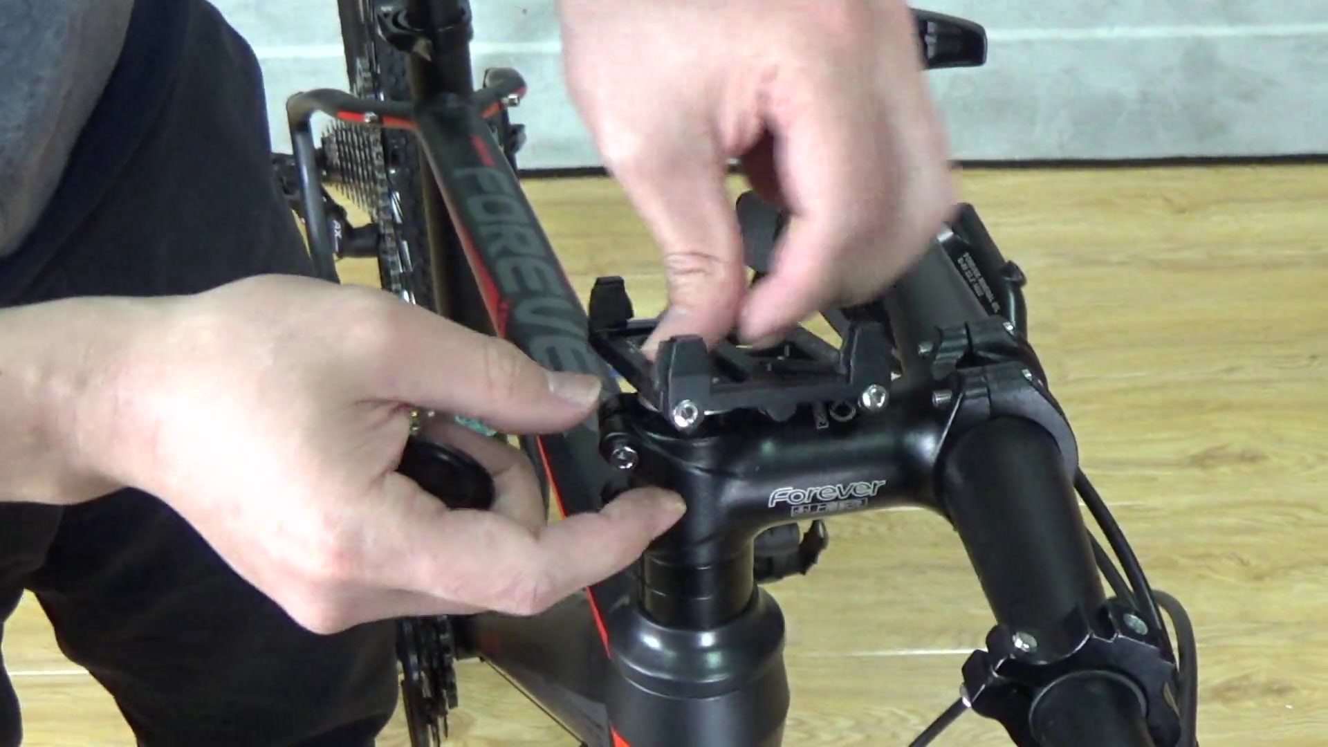 铝合金手机支架安装方法