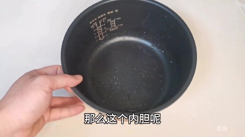 电饭煲内胆划伤后竟然潜藏危机,是否还能安全使用?真相让人震惊